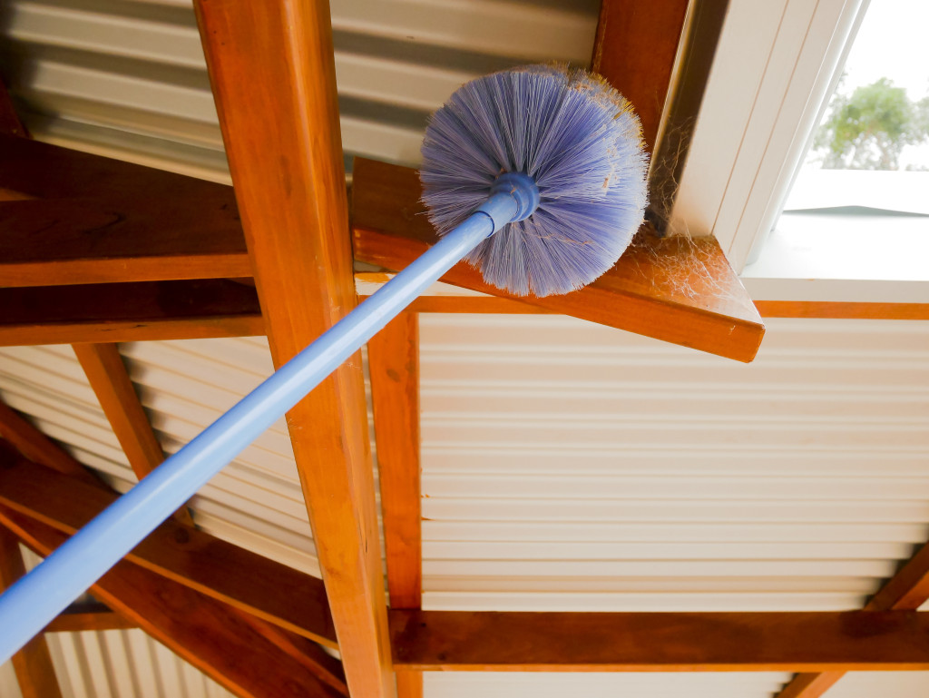 HOW TO CLEAN THE CEILING FROM DUST